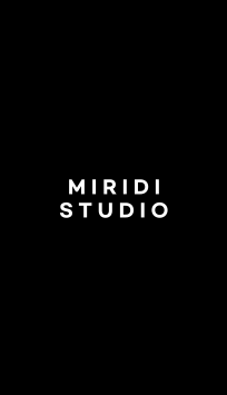 Studio semplice in bianco e nero - MiriCanvas